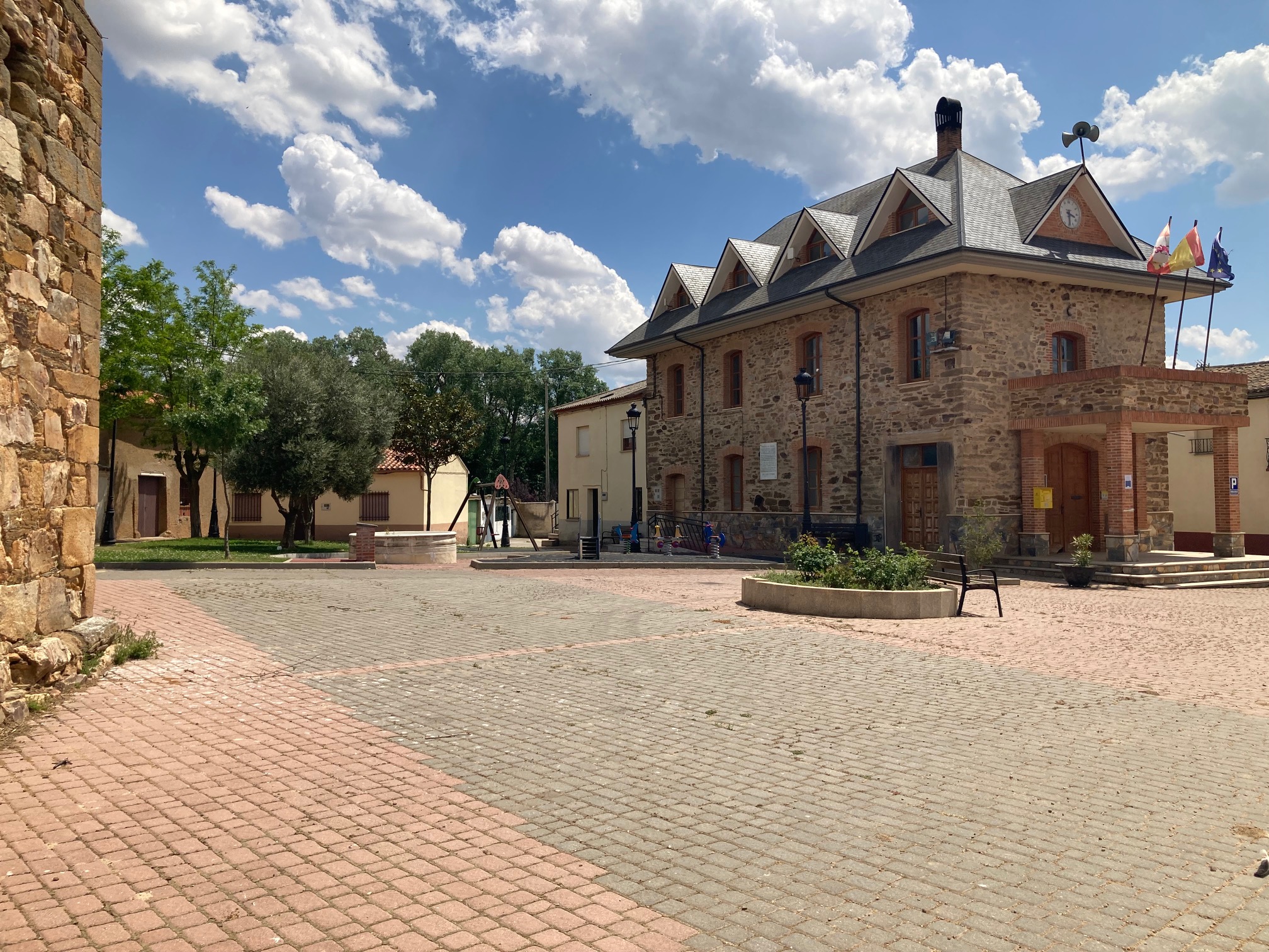 Solar en Moreruela de Tábara - Arquitectura La Sierra